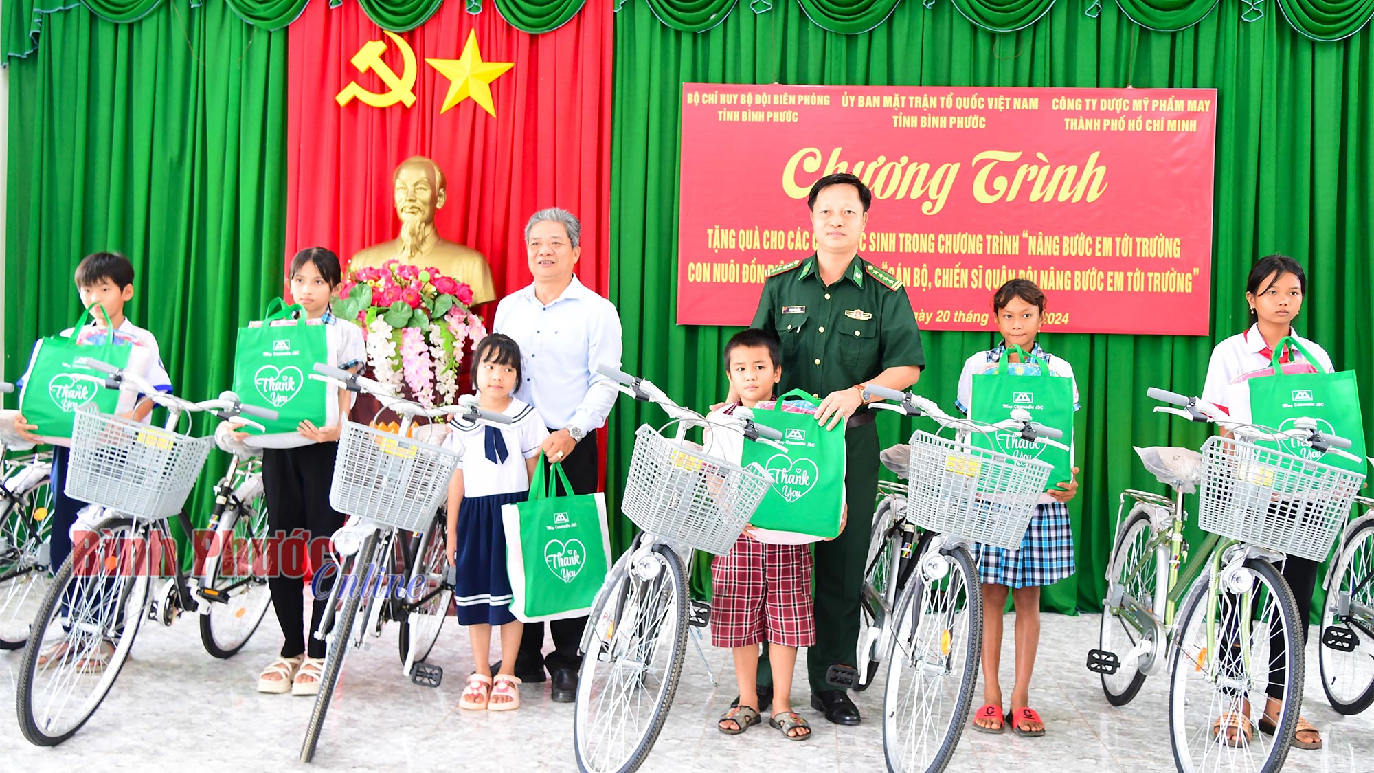 Tặng 30 xe đạp “Nâng bước em tới trường” - Binh Phuoc, Tin tuc Binh ...