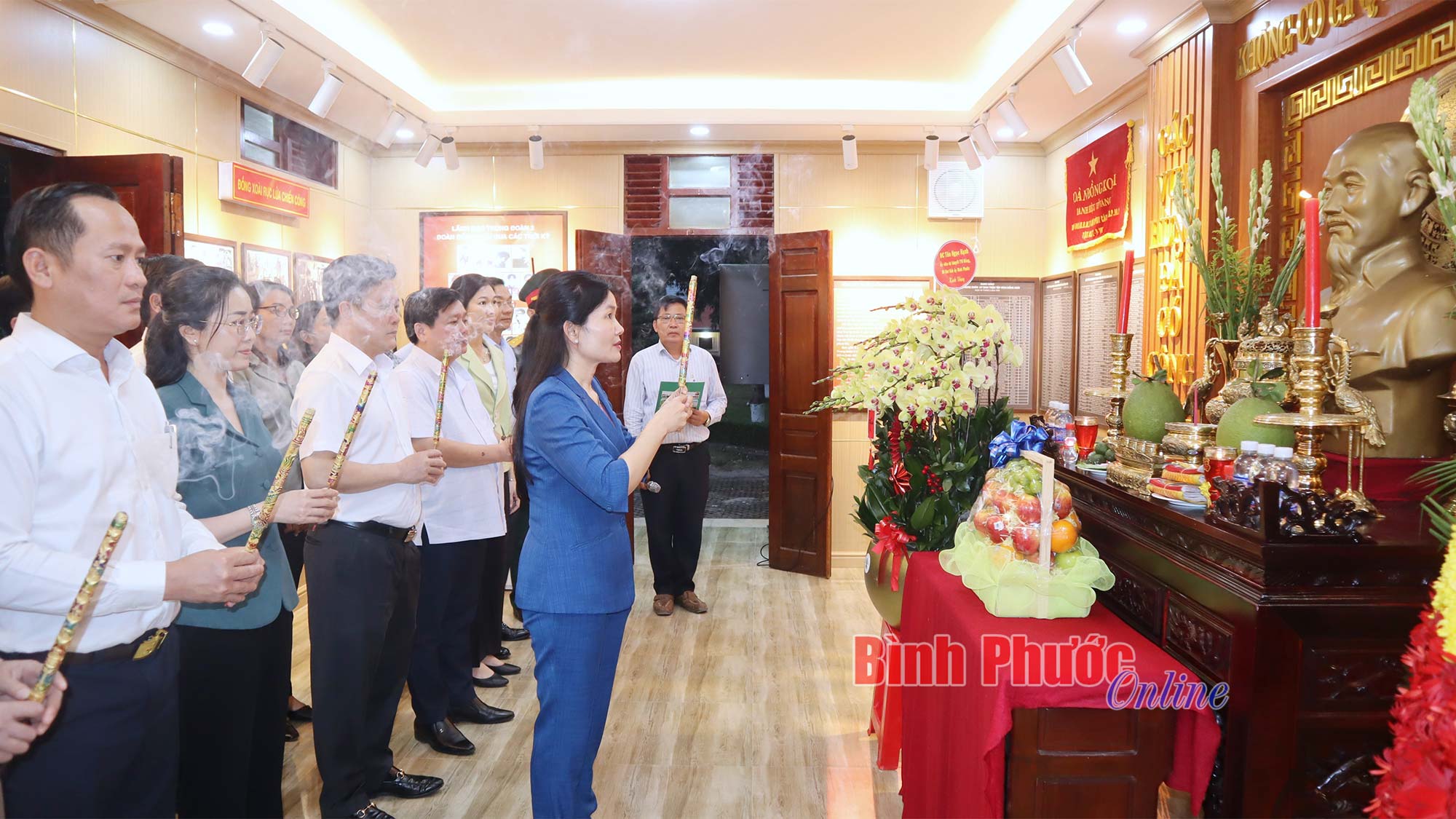 Bí thư Tỉnh ủy Tôn Ngọc Hạnh dâng hương tại Di tích lịch sử quốc gia ...