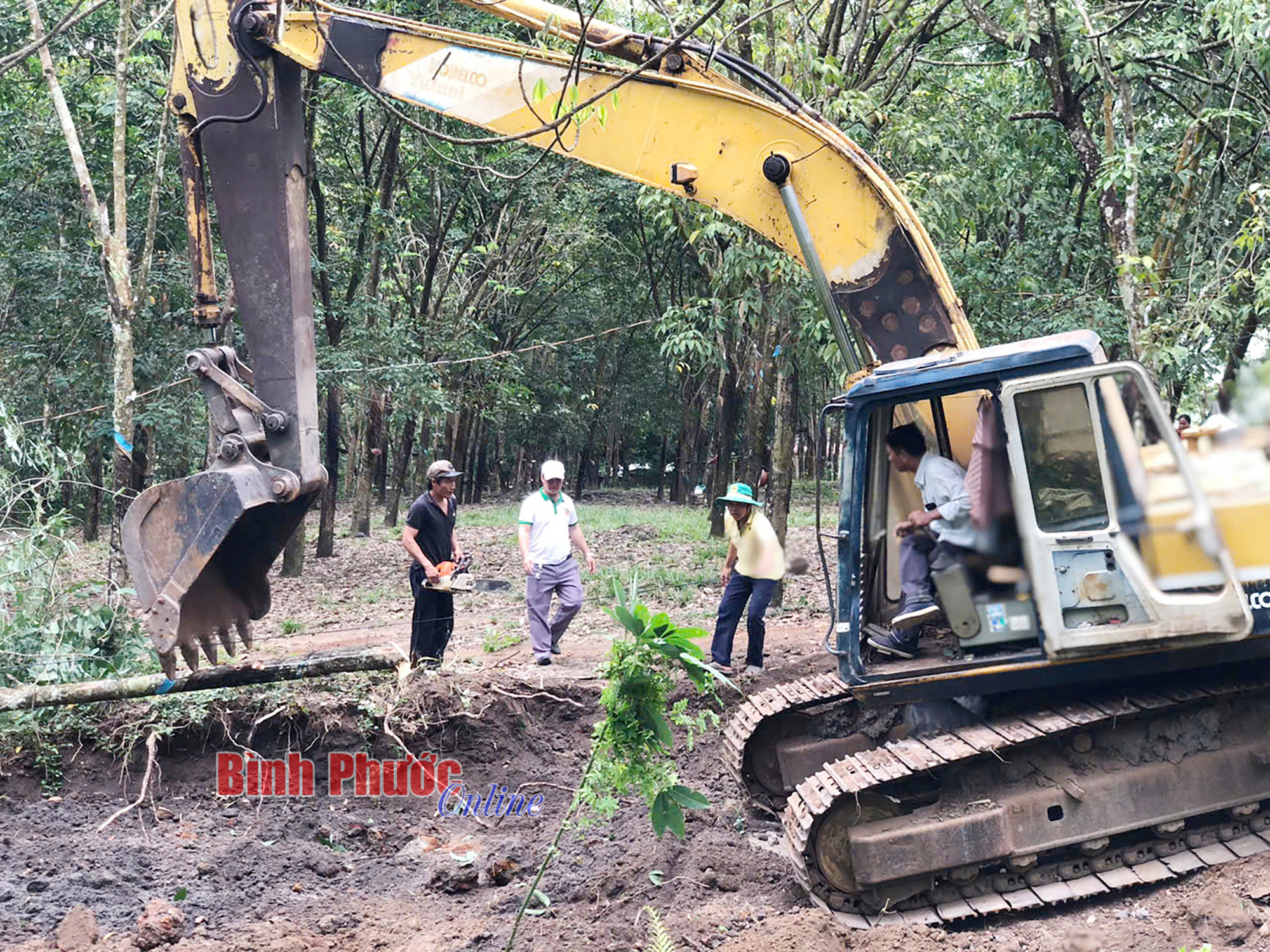 Hành động đẹp khi cầu Suối Nghiên tạm ngưng lưu thông - Binh Phuoc, Tin ...