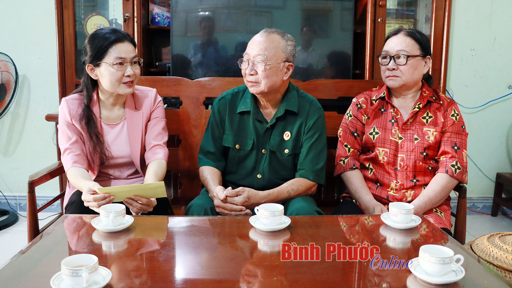 Bí thư Tỉnh ủy Tôn Ngọc Hạnh thăm cựu chiến binh tiêu biểu - Binh Phuoc, Tin tuc Binh Phuoc, Tin ...