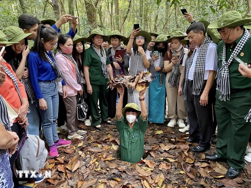 Địa đạo Củ Chi - một huyền thoại của Việt Nam trong thế kỷ 20 - Binh ...