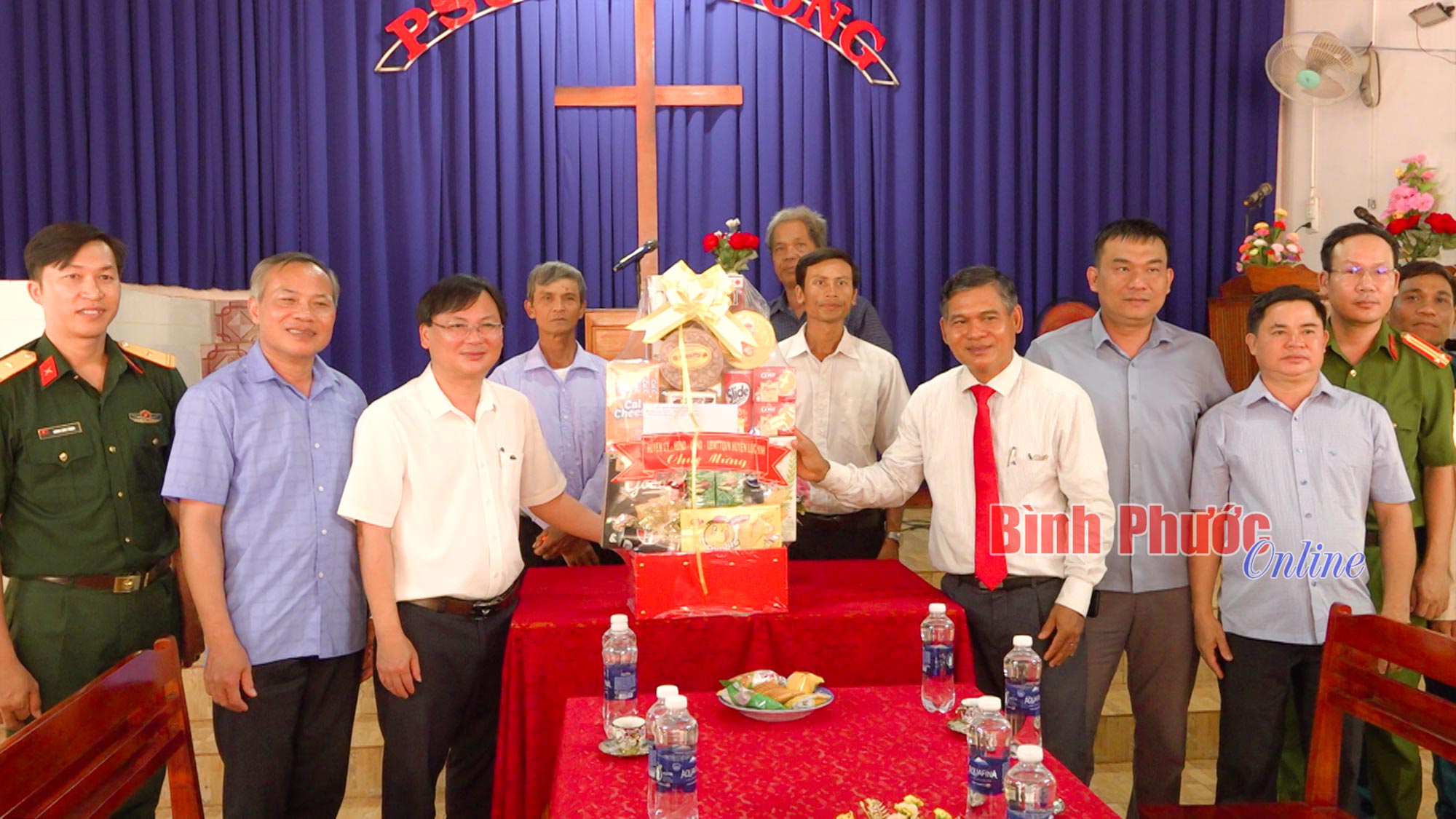 Lộc Ninh: Thăm, chúc mừng các giáo xứ, chi hội Tin lành nhân dịp lễ ...