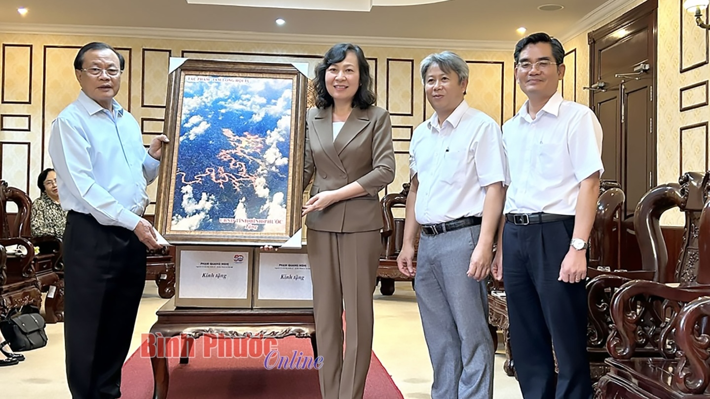 Nguyên Bí thư Thành ủy Hà Nội Phạm Quang Nghị thăm lại chiến trường xưa - Binh Phuoc, Tin tuc ...