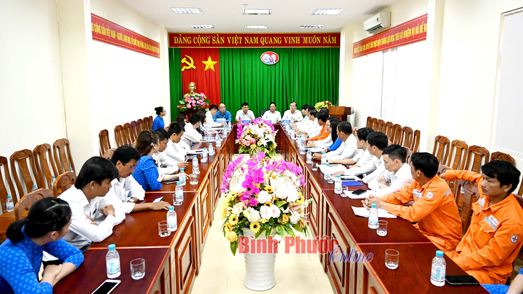 SPC thăm, tặng quà công nhân, người lao động Điện lực Đồng Xoài - Binh ...