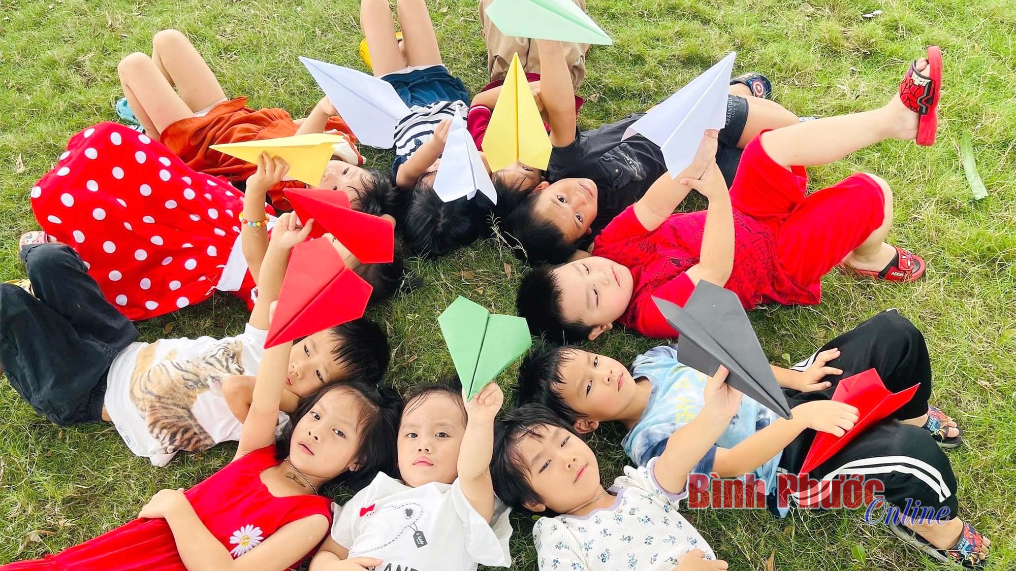 “Con nhà người ta” - chiếc bóng vô hình làm mờ ước mơ con trẻ - Binh ...