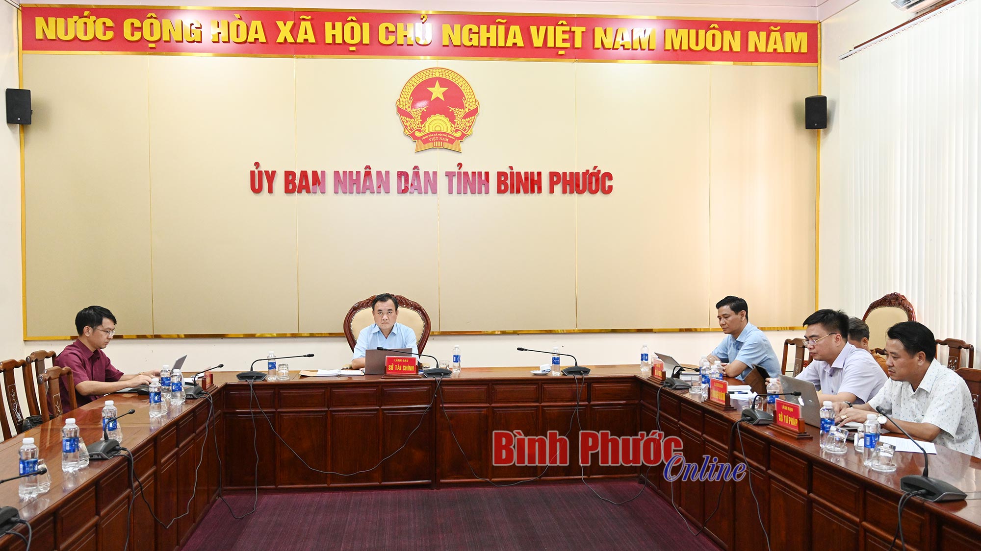 Lấy ý kiến về phân cấp, phân quyền, sắp xếp tổ chức chính quyền địa phương 2 cấp trong lĩnh vực ...