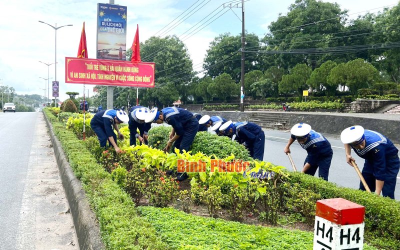 Vùng 5 Hải quân hưởng ứng “Tháng hành động vì môi trường” - Binh Phuoc ...