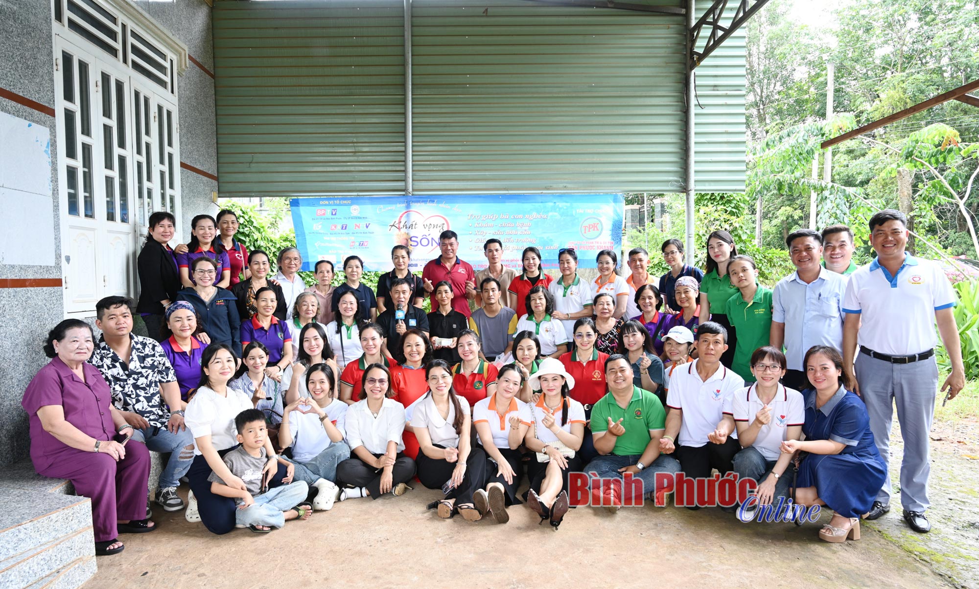 ‘Khát vọng sống’ trao hơn 303 triệu đồng trợ giúp gia đình chị Hoàng Thị Hà - Binh Phuoc, Tin ...