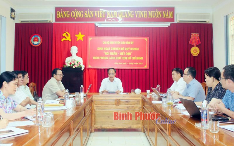 Cán bộ tuyên giáo phải xây dựng phong cách nói ngắn, viết gọn - Binh ...