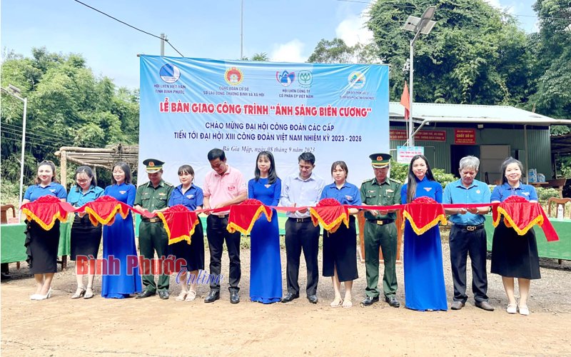 Bàn giao công trình “Ánh sáng biên cương” - Binh Phuoc, Tin tuc Binh Phuoc, Tin mới tỉnh Bình Phước
