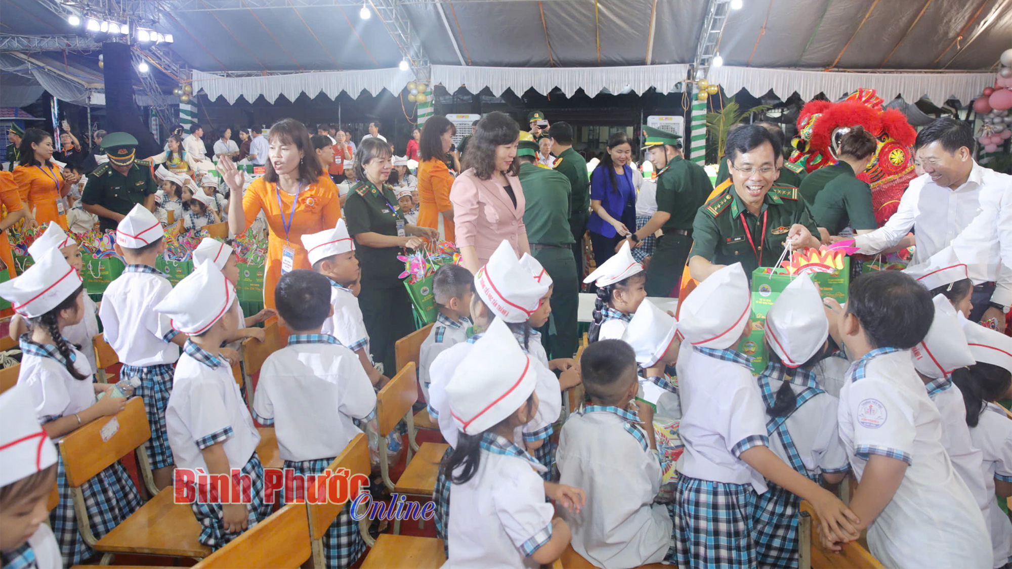 Ấm áp chương trình ‘Biên cương - Đêm hội trăng rằm’ - Binh Phuoc, Tin ...