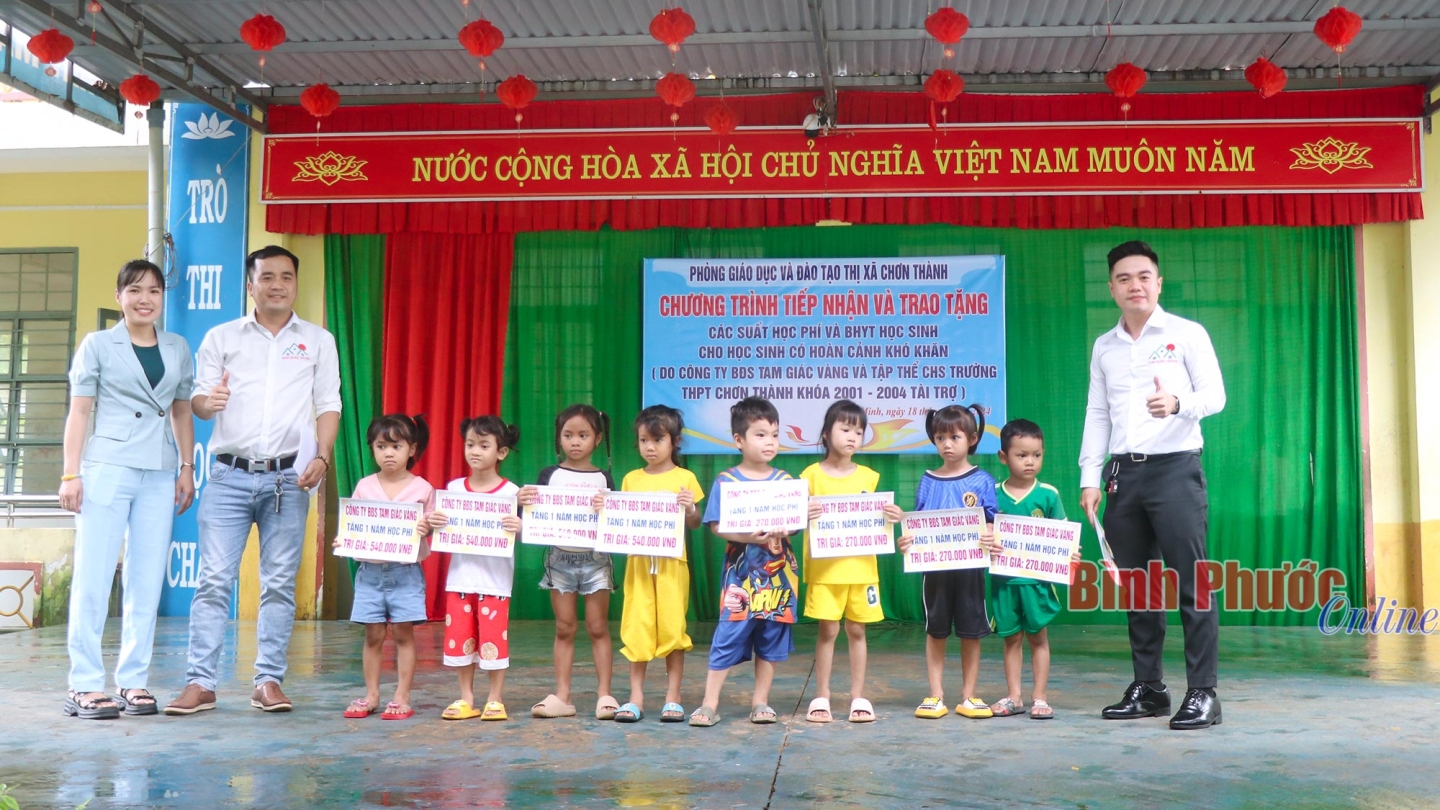 Chơn Thành: Trao yêu thương đến học sinh khó khăn - Binh Phuoc, Tin tuc ...
